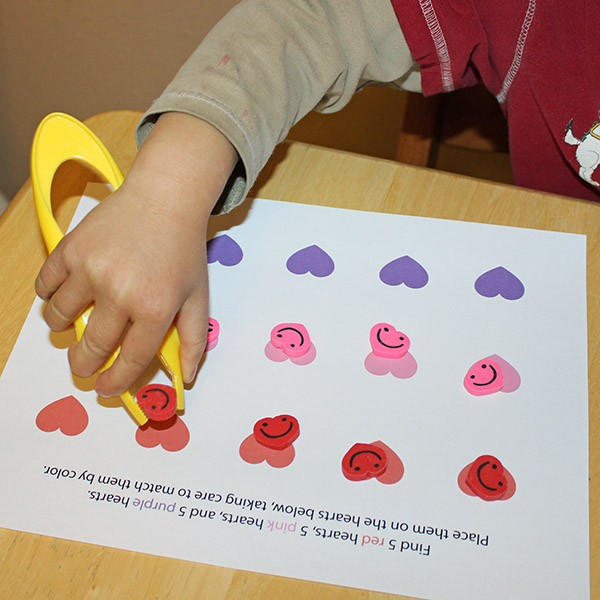 Find the Hearts Valentine sensory bin - Gift of Curiosity